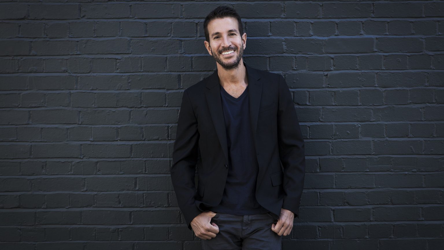 Alex Michaelides On Writing “The Silent Patient,” Uma Thurman’s Advice ...